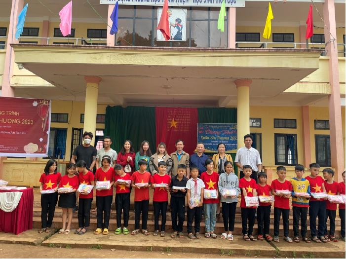 Chương Trình “Xuân yêu thương” tại trường Tiểu học Ea Hiao